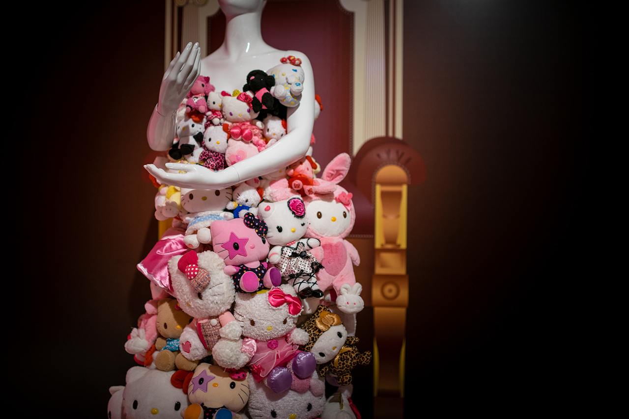 hello-exploring-the-supercute-world-of-hello-kitty-is-the-largest-hello ...